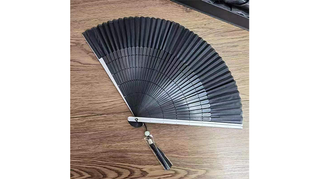 プロジェクトK vol.1中編 イラストレーター村田蓮爾の創造と破壊、未来主義が構築した新時代の扇子「FUTURICA CHORD PRODUCTS №01 SEN」│ケムール